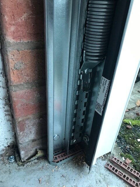 Step by Step Installation of a Side Sprung Wisniowski Sectional Garage ...